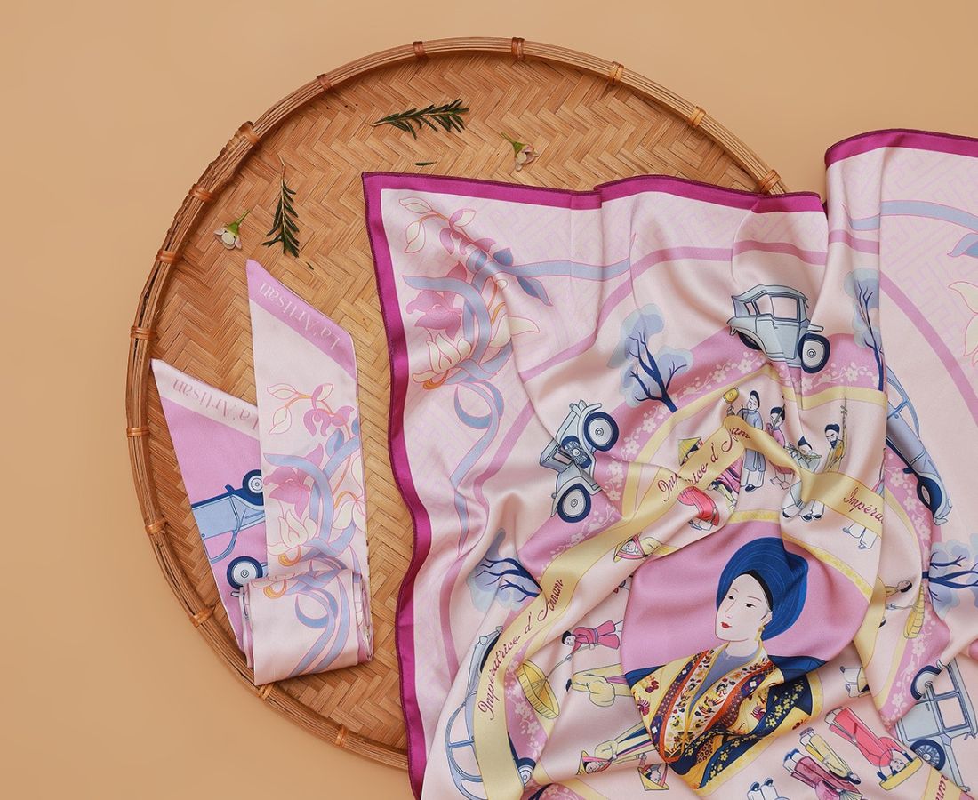 Khăn lụa vuông Hoàng hậu Nam Phương ( Kt 60*60cm :549,000)